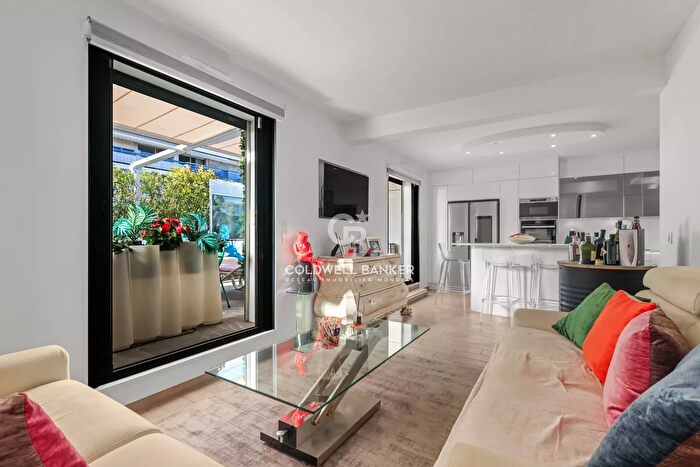 Appartement à vendre - Vallauris, Golfe Juan, Vieux Port - 3 pièces - 1 chambre