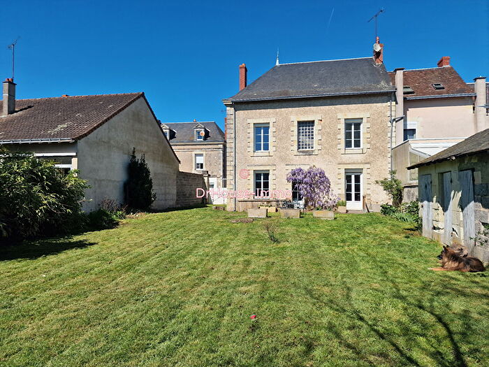 Maison 8 pièces à vendre - Dangé-Saint-Romain