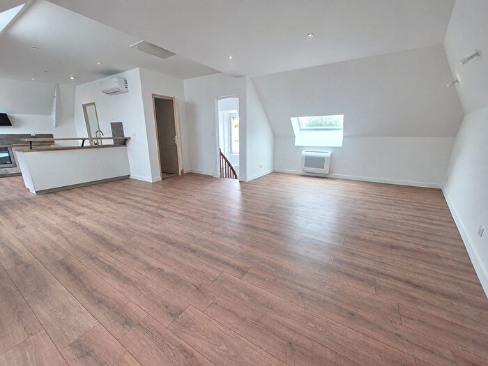 Lanhélin : Appartement 4 pièces à louer