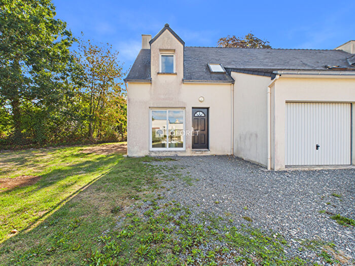Maison 4 pièces à Pont-de-Buis-lès-Quimerch, à louer