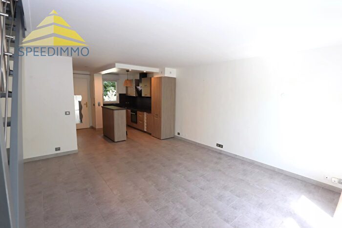 Mandres-les-Roses : Appartement 3 pièces à louer