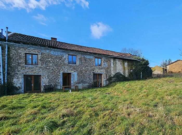 Maison à vendre - Lésignac-Durand - 9 pièces - 4 chambres