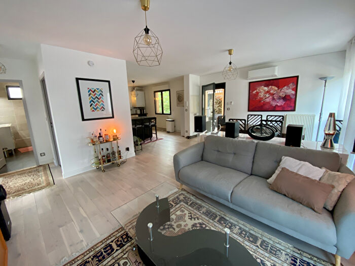 Appartement à vendre - Lyon e  - 3 pièces - 2 chambres