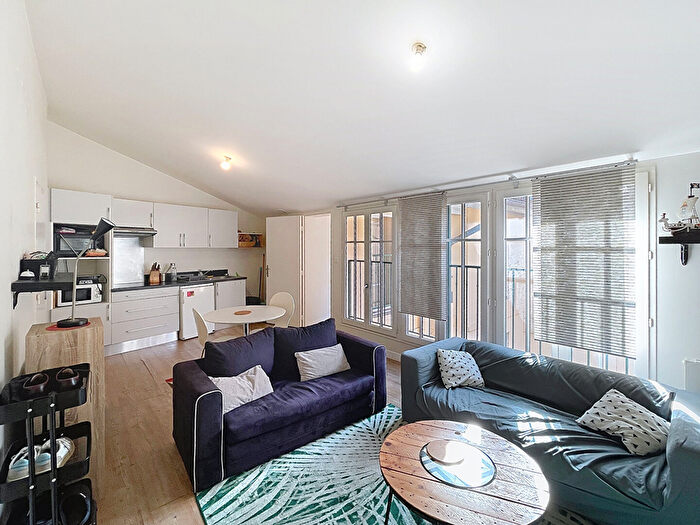 Appartement à louer - Compiègne, Centre-ville - 3 pièces - 2 chambres