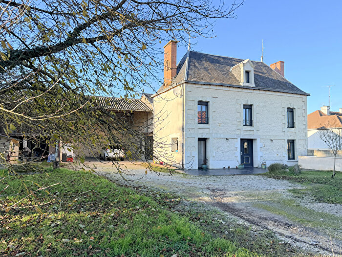 Maison à vendre - Jaunay-Clan - 9 pièces - 7 chambres