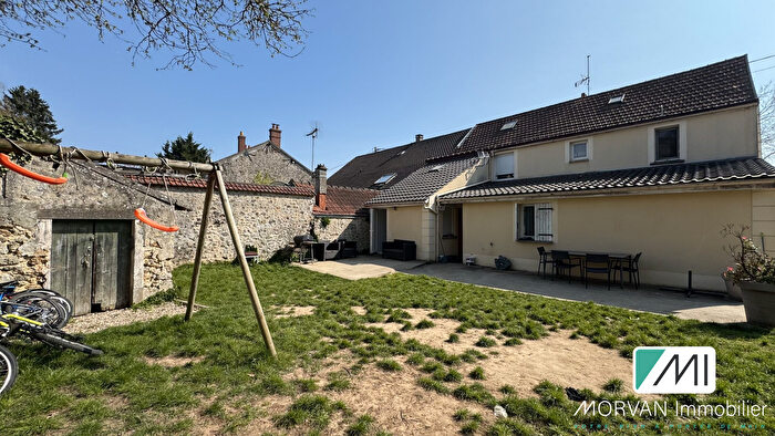 Maison 14 pièces à Les Essarts-le-Roi, à vendre