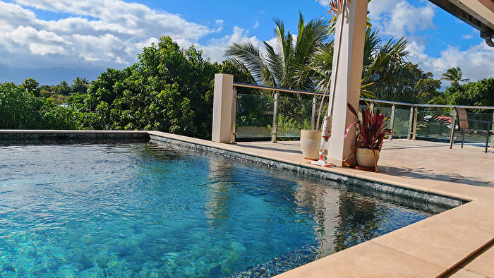 Maison 8 pièces à Saint-Pierre, Basse Terre les Bas, Basse Terre les Hauts, Les Casernes, à vendre