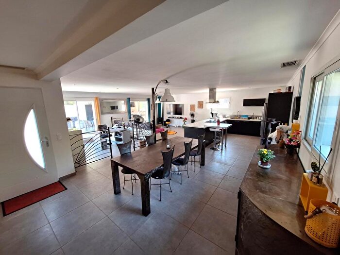 Maison à vendre - Beaucaire, Ugernum - 5 pièces - 4 chambres