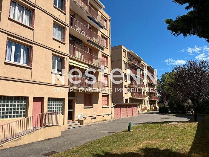 Appartement à louer - Les Genêts-Le Vinatier-Le Lessivas, Bron - 4 pièces - 2 chambres