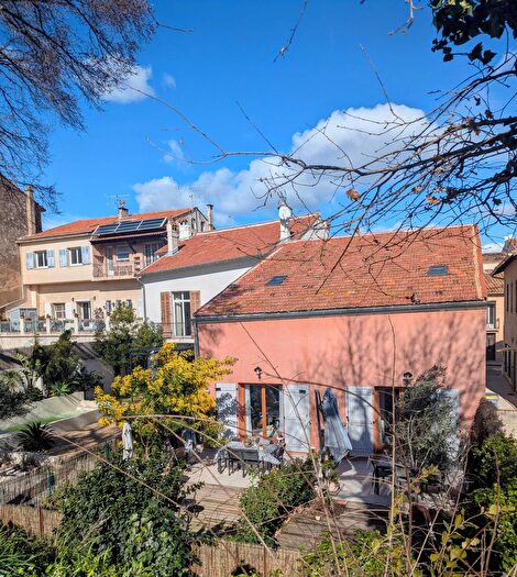 Maison à vendre - Fréjus, Centre-ville - 8 pièces - 6 chambres