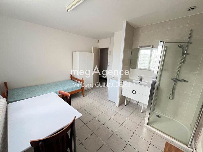 Maison à vendre - Cholet, Leclerc - 6 pièces - 6 chambres