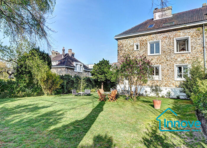 Maison à vendre - Saint-Cyr-lécole - 10 pièces - 7 chambres