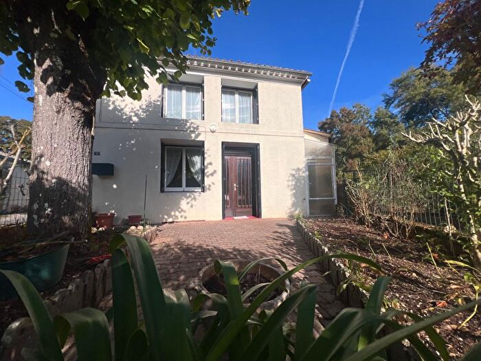 Saint-Sulpice-de-Cognac : Maison 5 pièces à vendre