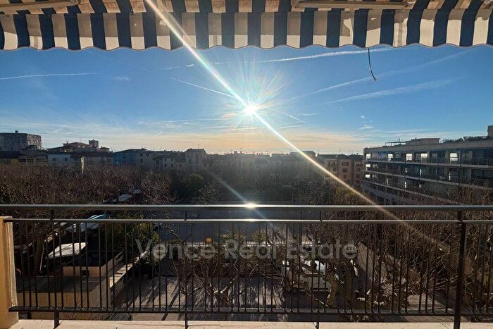 Appartement à louer - Vence - 4 pièces - 2 chambres