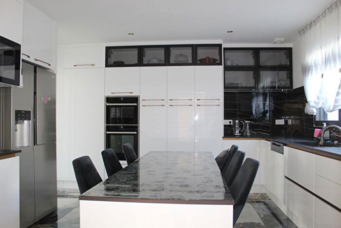 Maison à vendre - Ploufragan - 7 pièces - 5 chambres