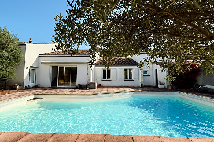 Maison à vendre - Périgny - 9 pièces - 5 chambres