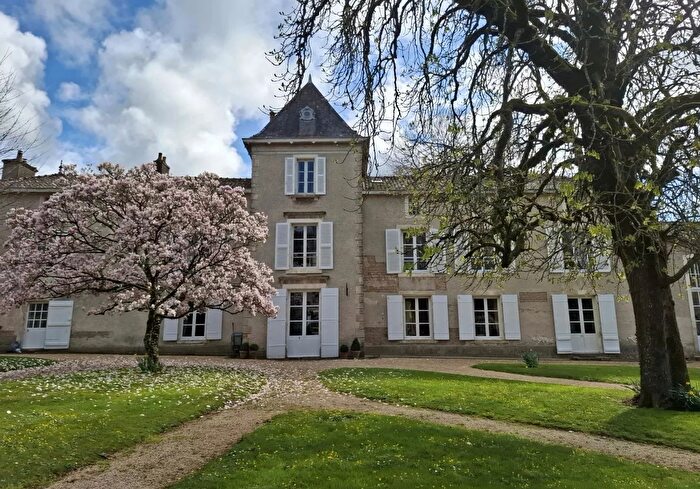 Maison à vendre - Melle - 13 pièces - 6 chambres