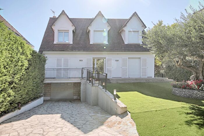 Maison à vendre - Saint-Maur-des-Fossés, La Varenne - 6 pièces - 4 chambres