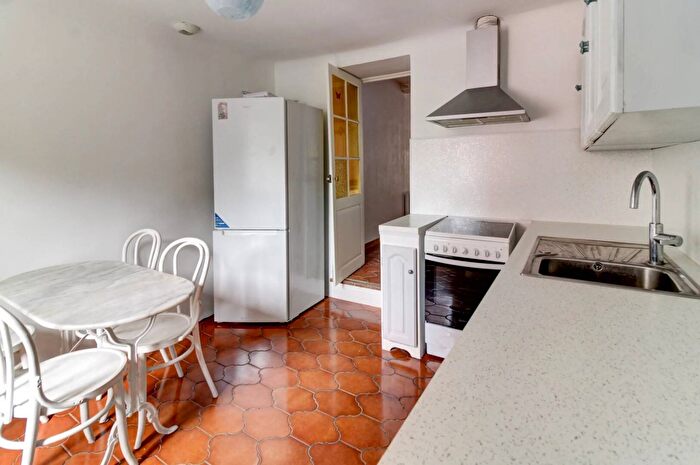 Appartement à louer - La Roquette-sur-Var - 3 pièces - 2 chambres
