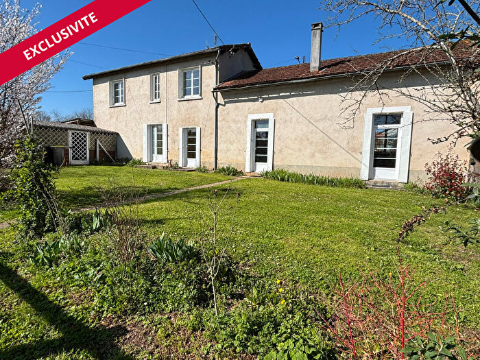 Maison à vendre - Civray - 4 pièces - 2 chambres