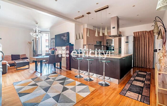 Neuilly-sur-Seine, Charles Laffitte : Appartement 3 pièces à vendre