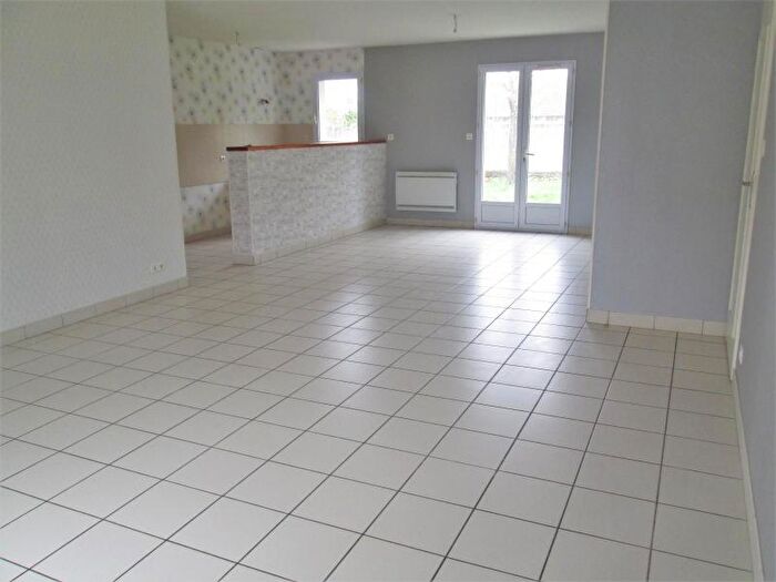 Maison à louer - Sainte-Radegonde - 4 pièces - 3 chambres