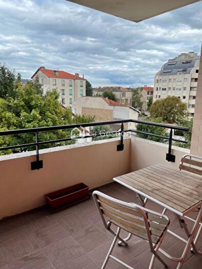 Neuilly-sur-Marne, Carnot, République : Appartement 2 pièces à louer