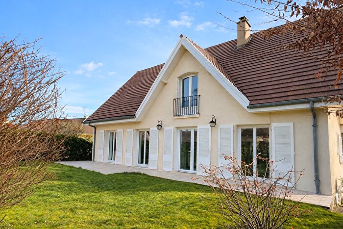 Maison à vendre - Saint-Doulchard - 6 pièces - 5 chambres