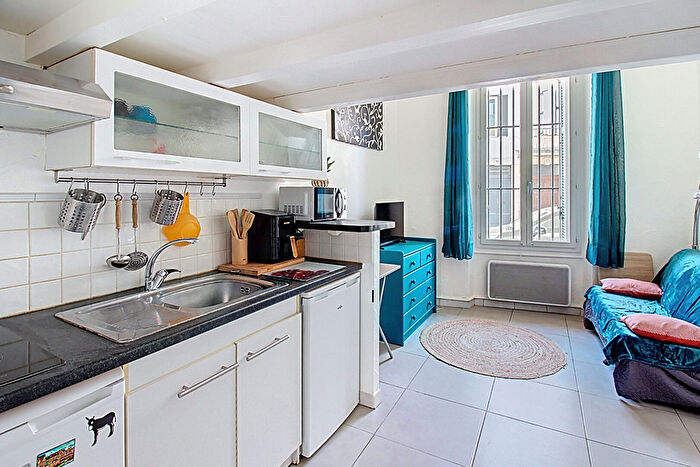 Appartement à louer - Draguignan, Centre-ville historique - 1 pièce