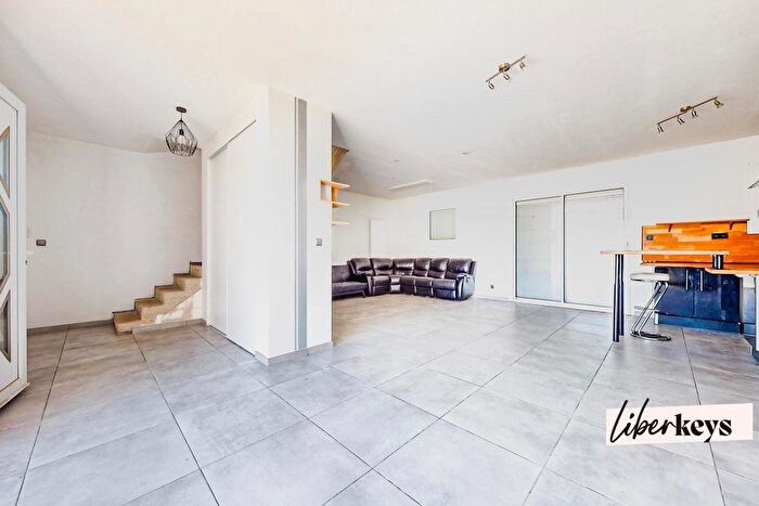 Maison à vendre - Les Roches-de-Condrieu - 4 pièces - 3 chambres