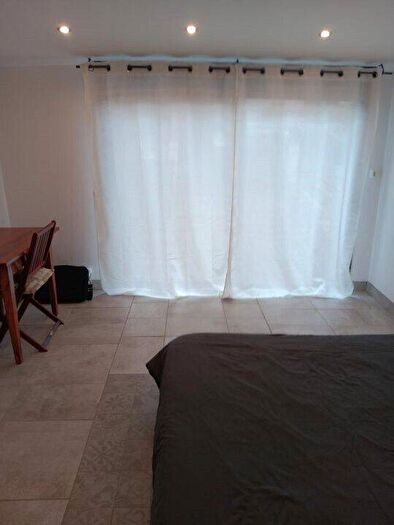 Appartement à louer - Chiron-Saint Suspi, Miramas - 1 pièce