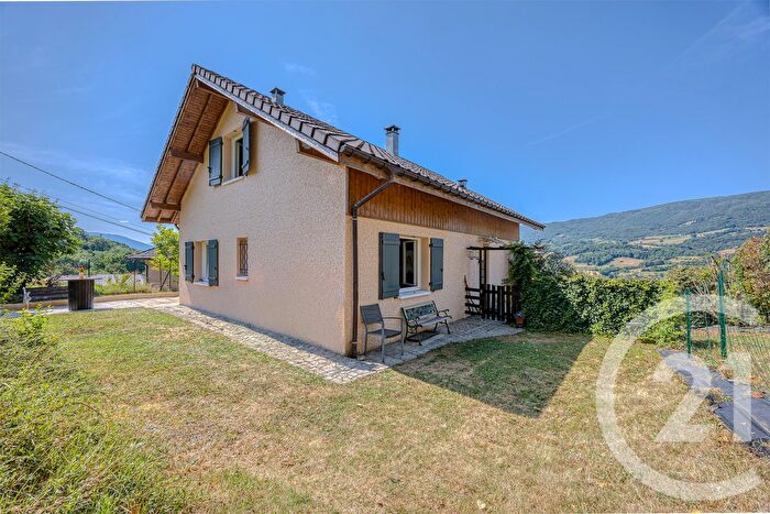 Maison 6 pièces à Val-de-Fier, à vendre