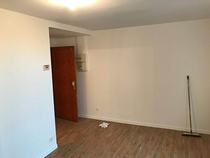 Appartement à louer - La Closerie-Les Aulnes, Combs-la-Ville - 1 pièce