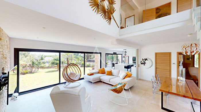 Maison à vendre - Le Mesnil-le-Roi - 7 pièces - 3 chambres