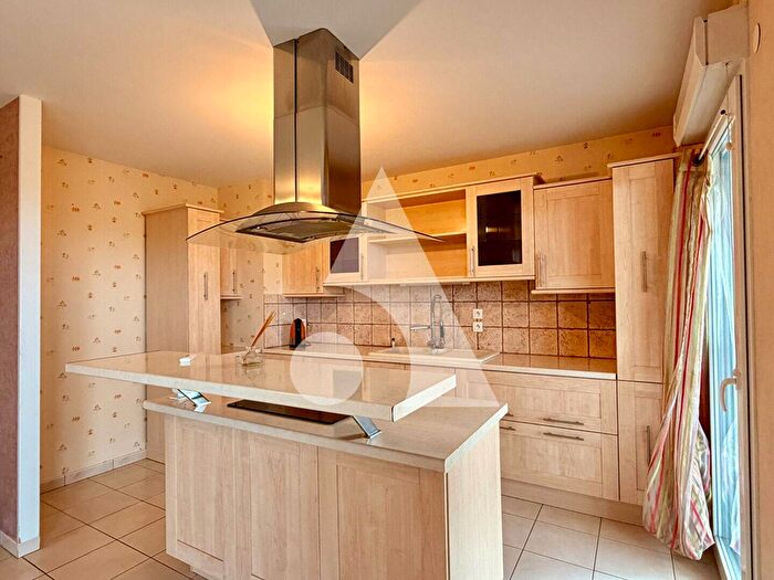 Appartement à louer - Corcelles-Bas de Chanot, Chevigny-Saint-Sauveur - 3 pièces - 2 chambres