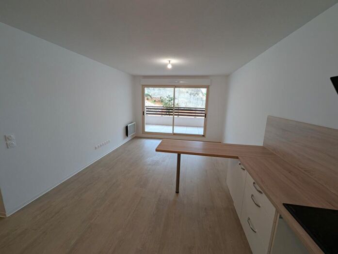 Appartement à louer - Nîmes, Croix de Fer, Mont Duplan - 3 pièces - 2 chambres