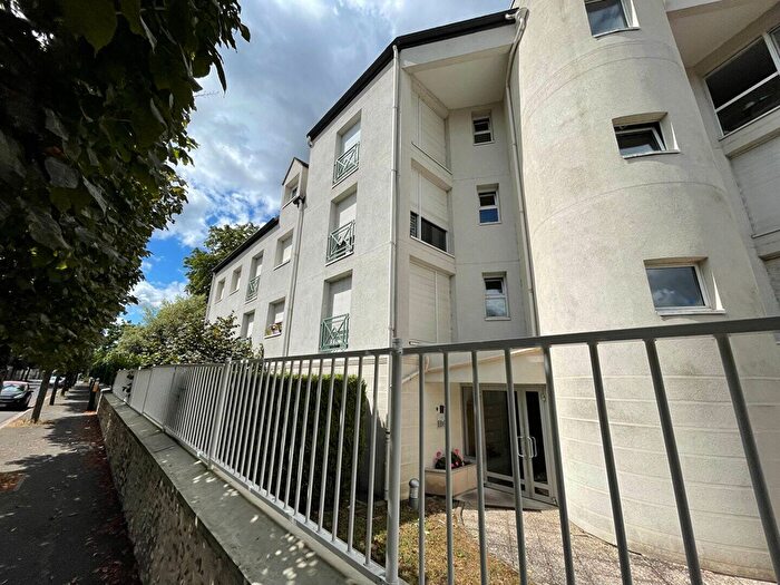 Appartement à louer - Rive de Seine Sud Est, Melun - 1 pièce