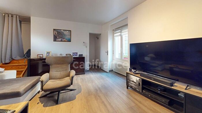 Saint-Martin-la-Plaine : Maison 3 pièces à vendre