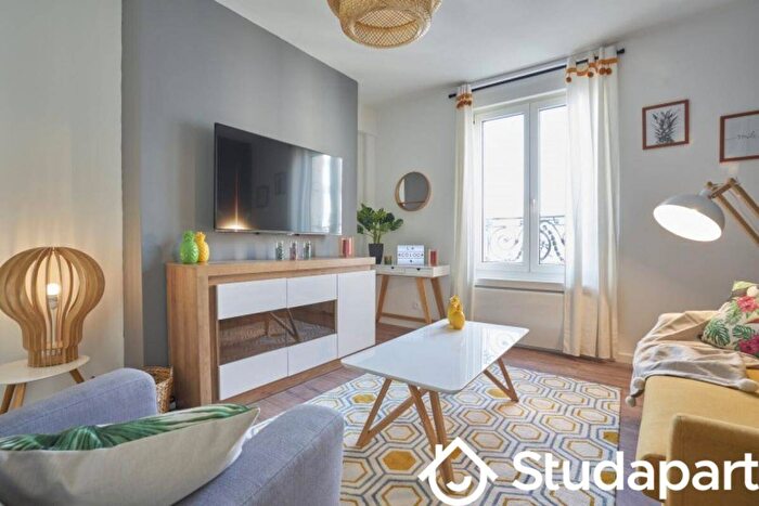 Appartement à louer - Barbâtre-Saint Remy-Verrerie, Reims - 1 pièce - 3 chambres