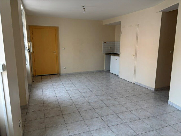 Appartement 1 pièce à Pierrelatte, Centre-ville, à louer