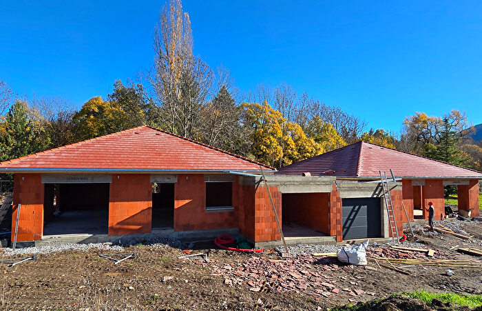 Maison à vendre - La Roche-des-Arnauds - 4 pièces - 3 chambres