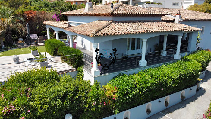 Maison à vendre - Fréjus, Saint-Aygulf - 7 pièces - 5 chambres