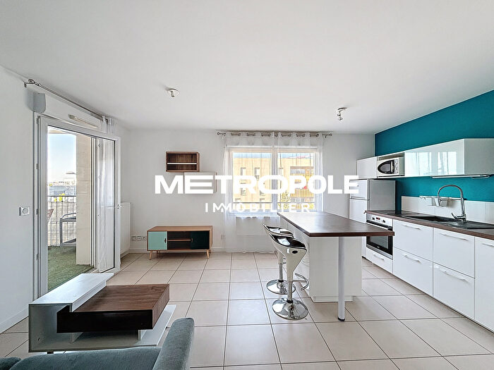 Appartement à louer - Saint-Priest, Revaison - 2 pièces - 1 chambre