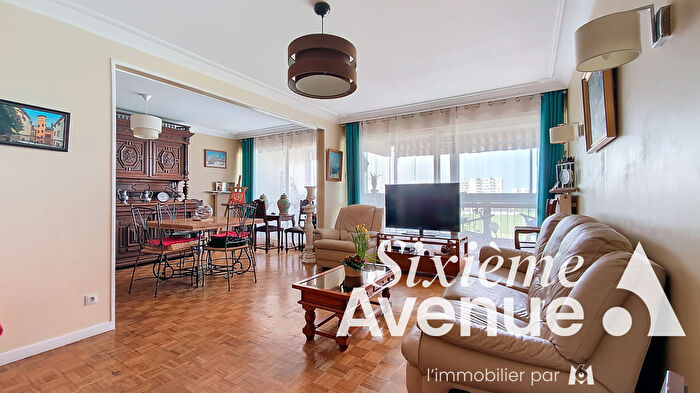 Appartement à vendre - Saint-Priest, Bel-Air - 5 pièces - 3 chambres