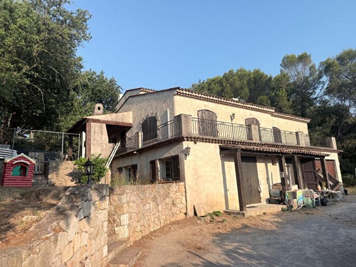 Maison 7 pièces à Vallauris, Retenaou, Brusquets, Devens, Zone d'activité Saint-Bernard, à vendre