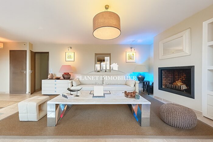 Appartement à vendre - Mougins, Centre-ville, Village, Tournamy, Le Val de Mougins - 3 pièces - 2 chambres