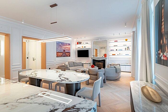 Appartement à louer - Triangle dOr, Paris ème arrondissement - 4 pièces - 3 chambres