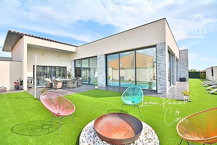 Maison à vendre - Llupia - 7 pièces - 3 chambres