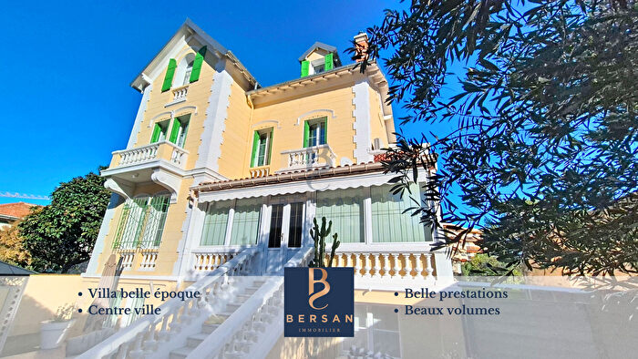 Maison à vendre - Saint-Raphaël - 8 pièces - 5 chambres