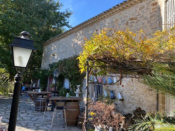 Maisons à vendre et appartements à louer - 1